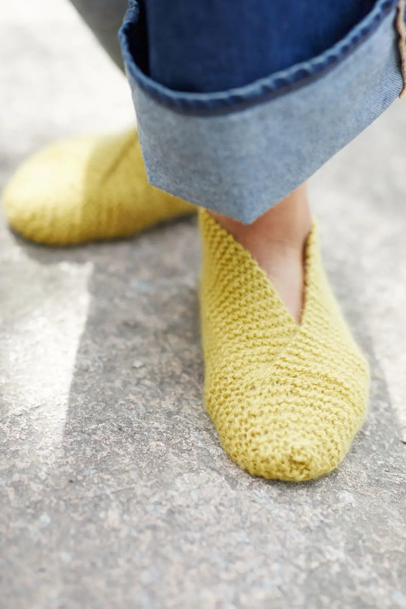 Rauma Garn Pattern Booklet Socks 394 – KNiTT